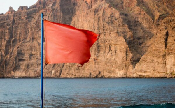 21 Major Red Flags in a Long-Distance Relationship | Couples Coaching ...